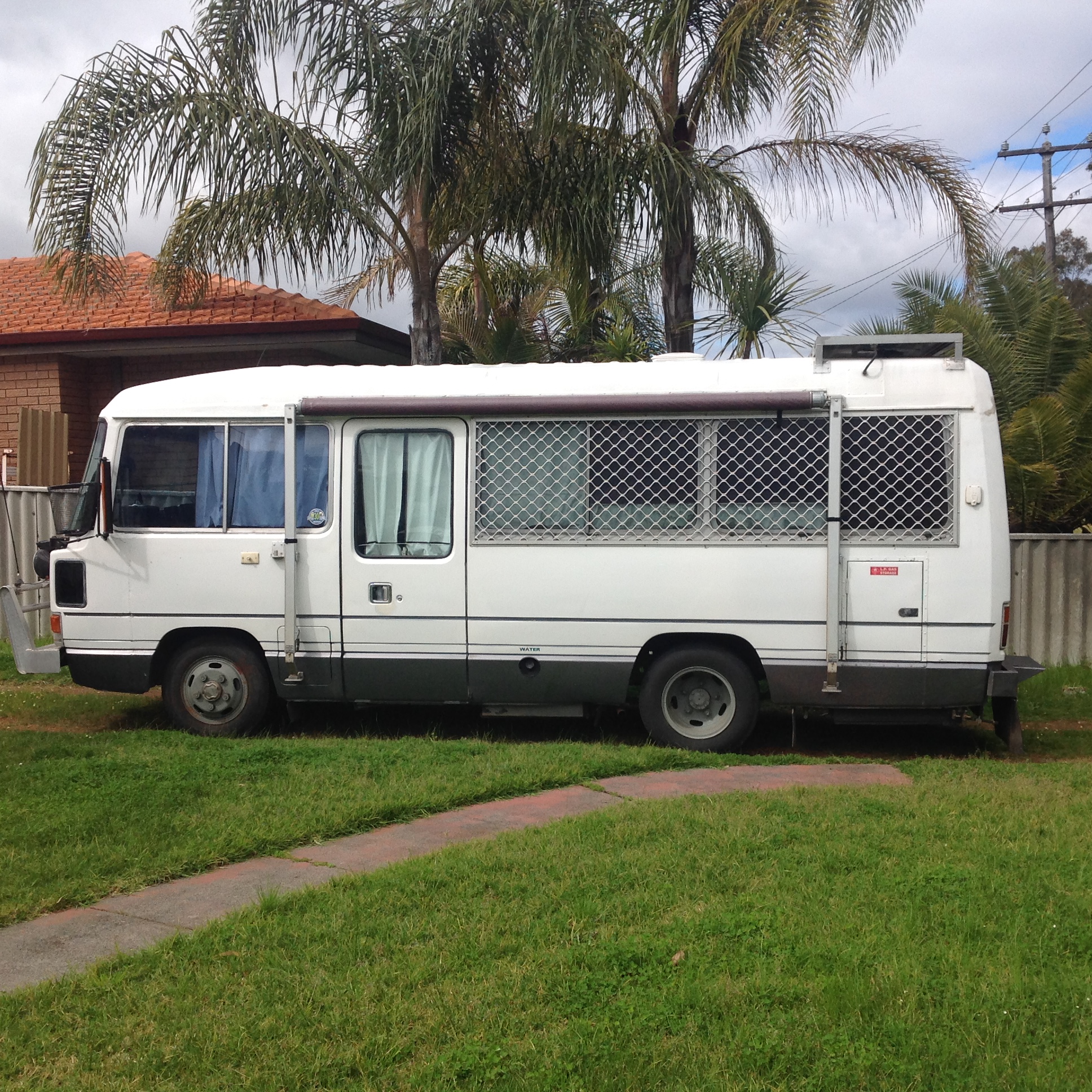 Rhonda – rayaroundoz