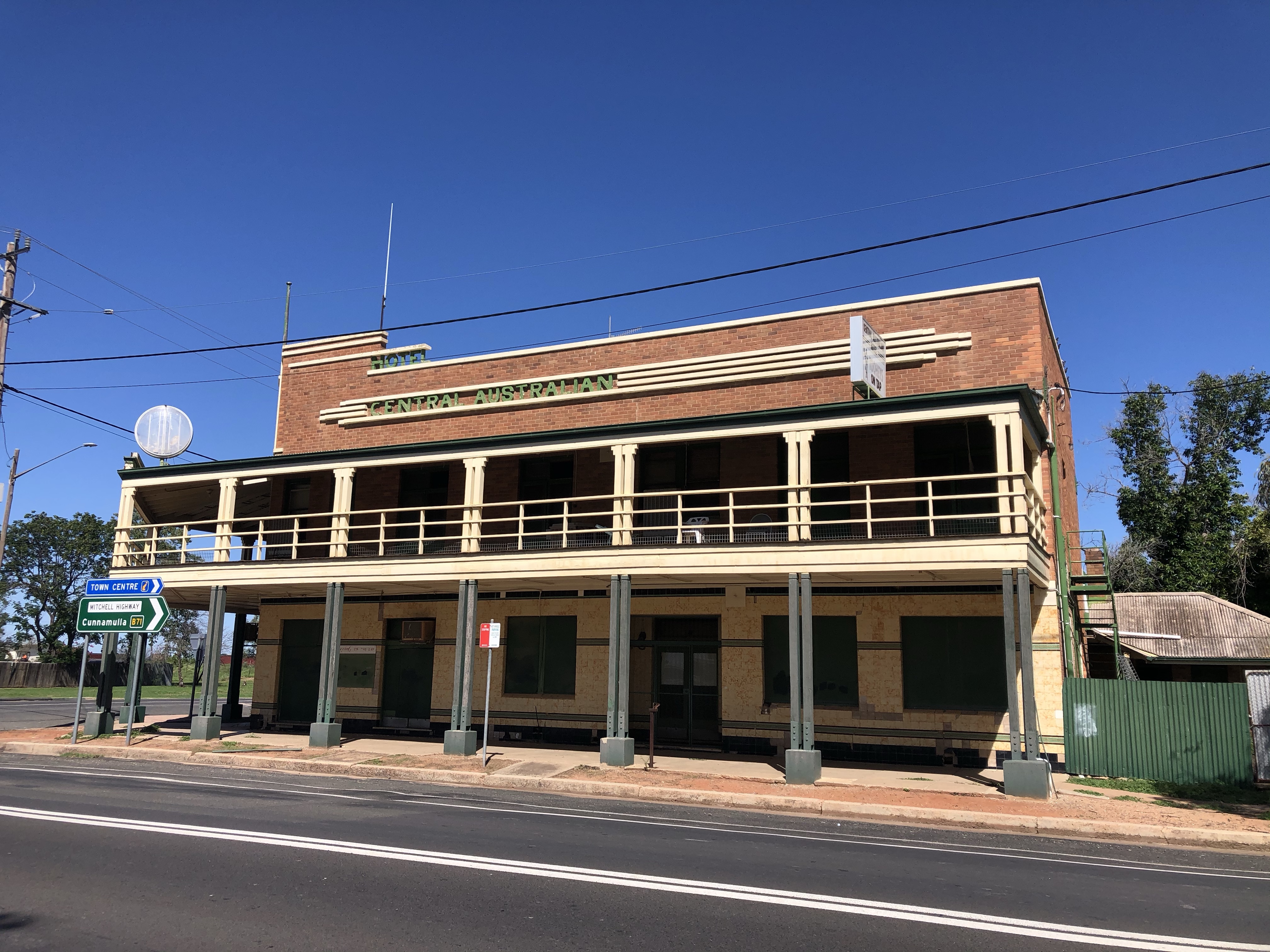 Bucket List #48 Have a beer at the Bourke Bowling Club – rayaroundoz